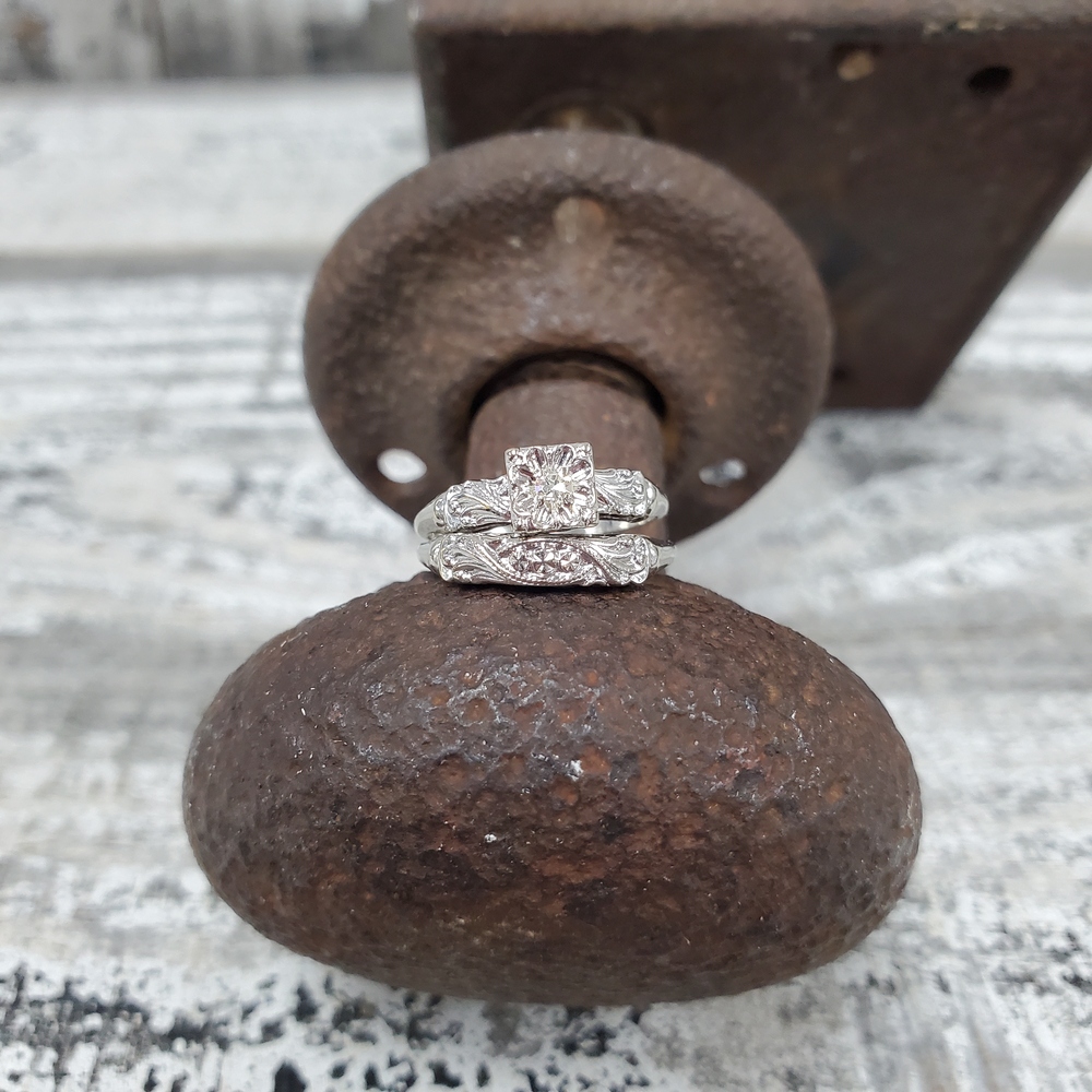 14K .05ct Diamond Locking Wedding Set | Dynasty Jewelry and Loan